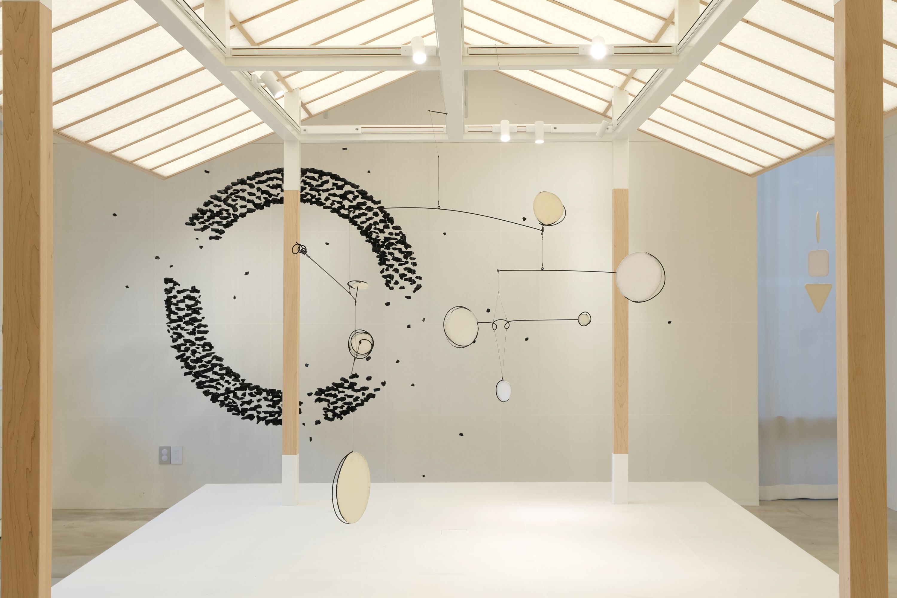 cpbc News : 이색적인 공간감 보여주는 '한지(韓紙) 모빌'