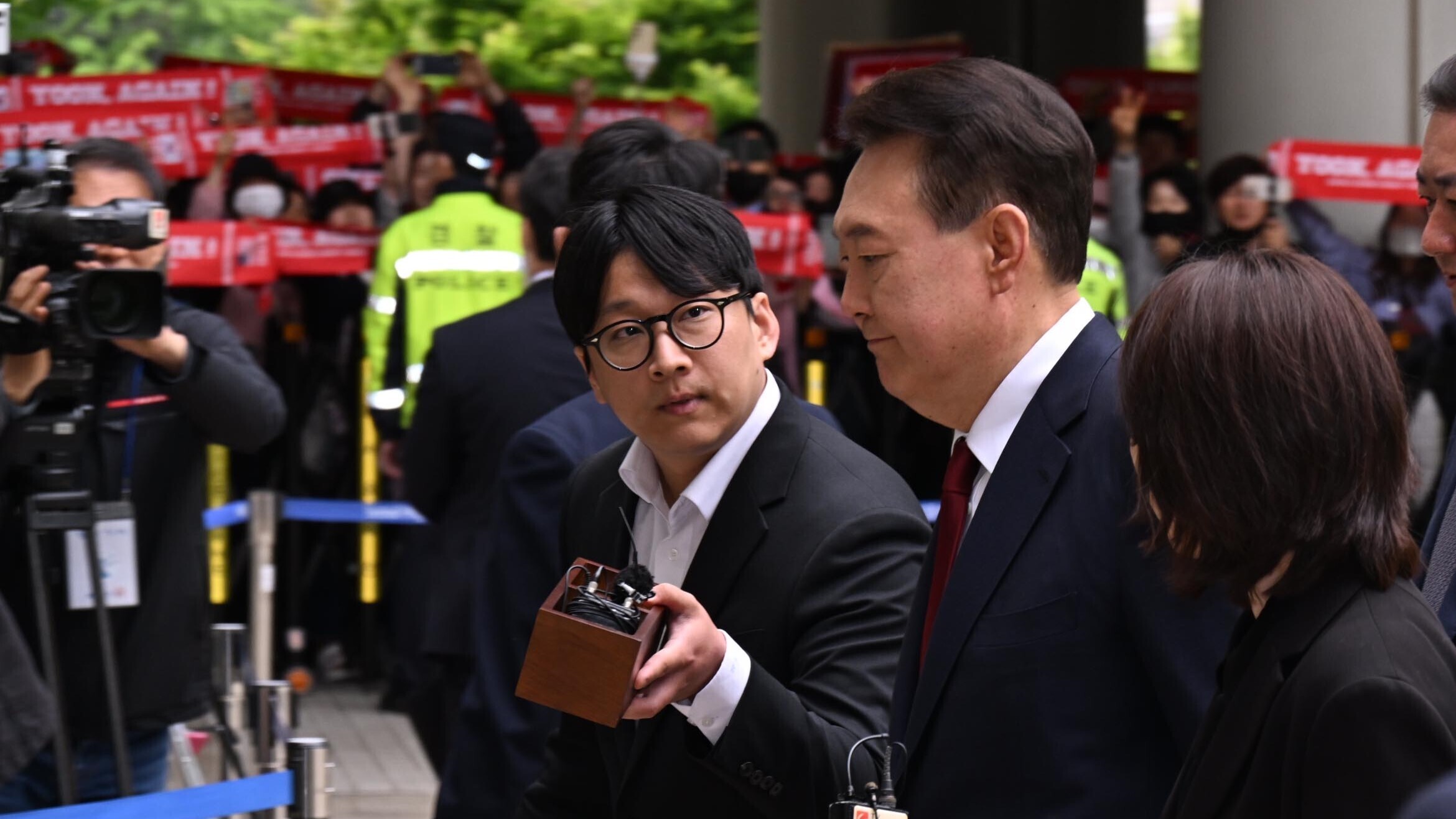 cpbc News : 尹, 4차 공판 출석…이번에도 '묵묵부답'