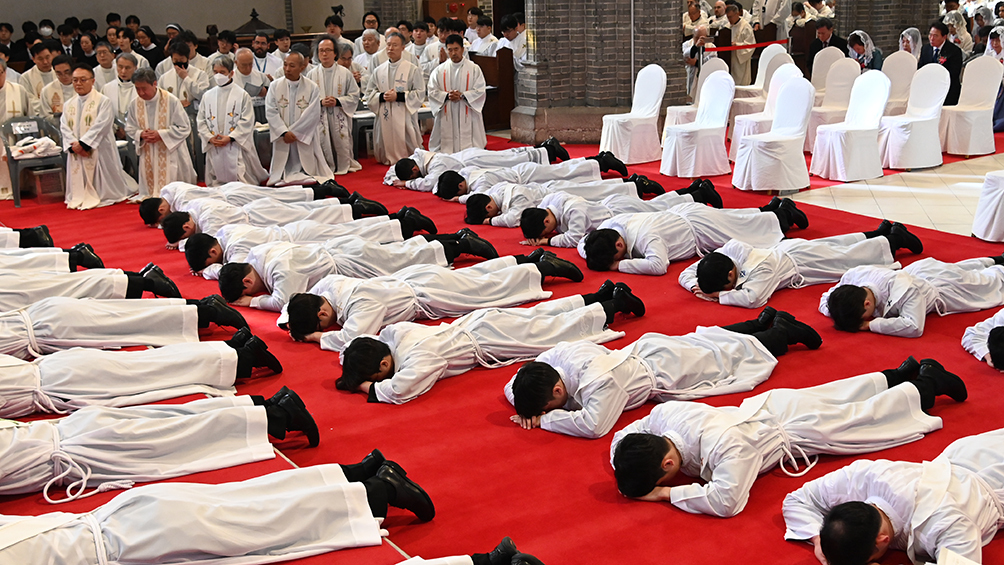 cpbc News : Korean Catholic Church Reports 7,107 Priests, With 5,742 ...